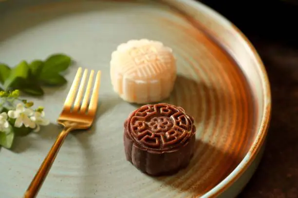 Revolution in Taste: Fusion Traditional Chinese Mooncake with Wine ...